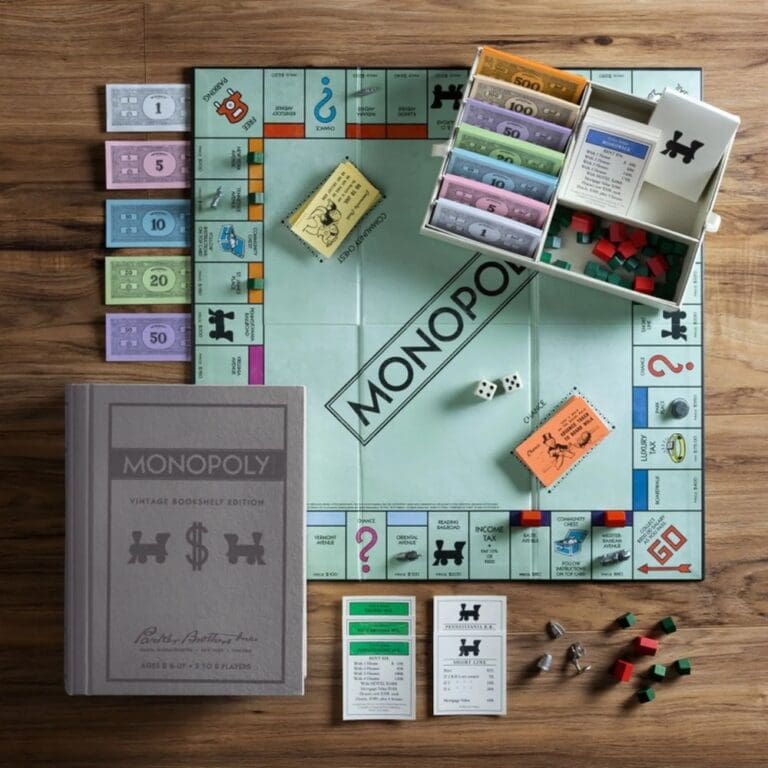 Monopoly Bookshelf Edition - Mind Games
